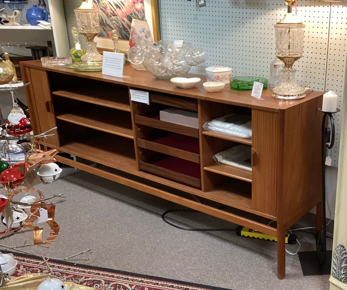 MCM Danish Buffet – Williamsburg Antique Mall